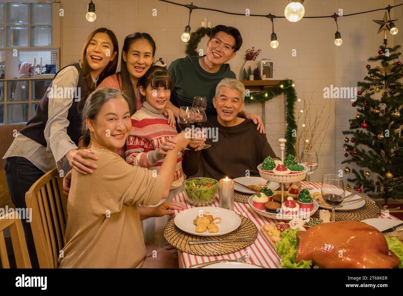 Sharing the happiness of a multicultural family's Thanksgiving and ...