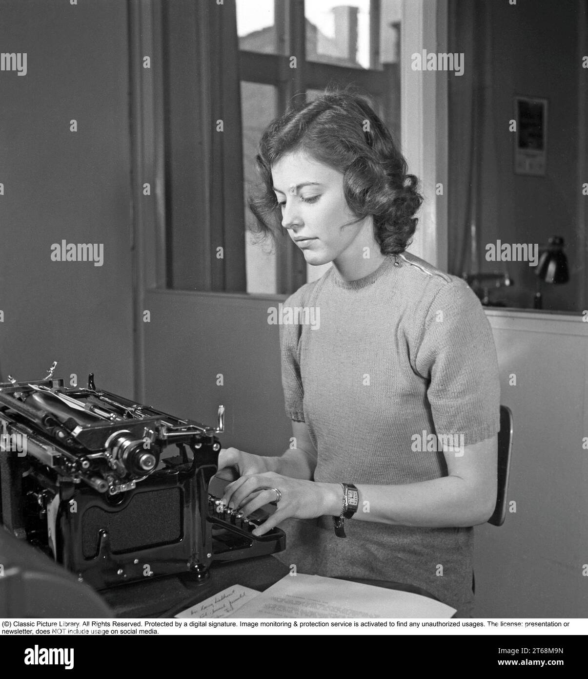 1940s office worker hi-res stock photography and images - Alamy