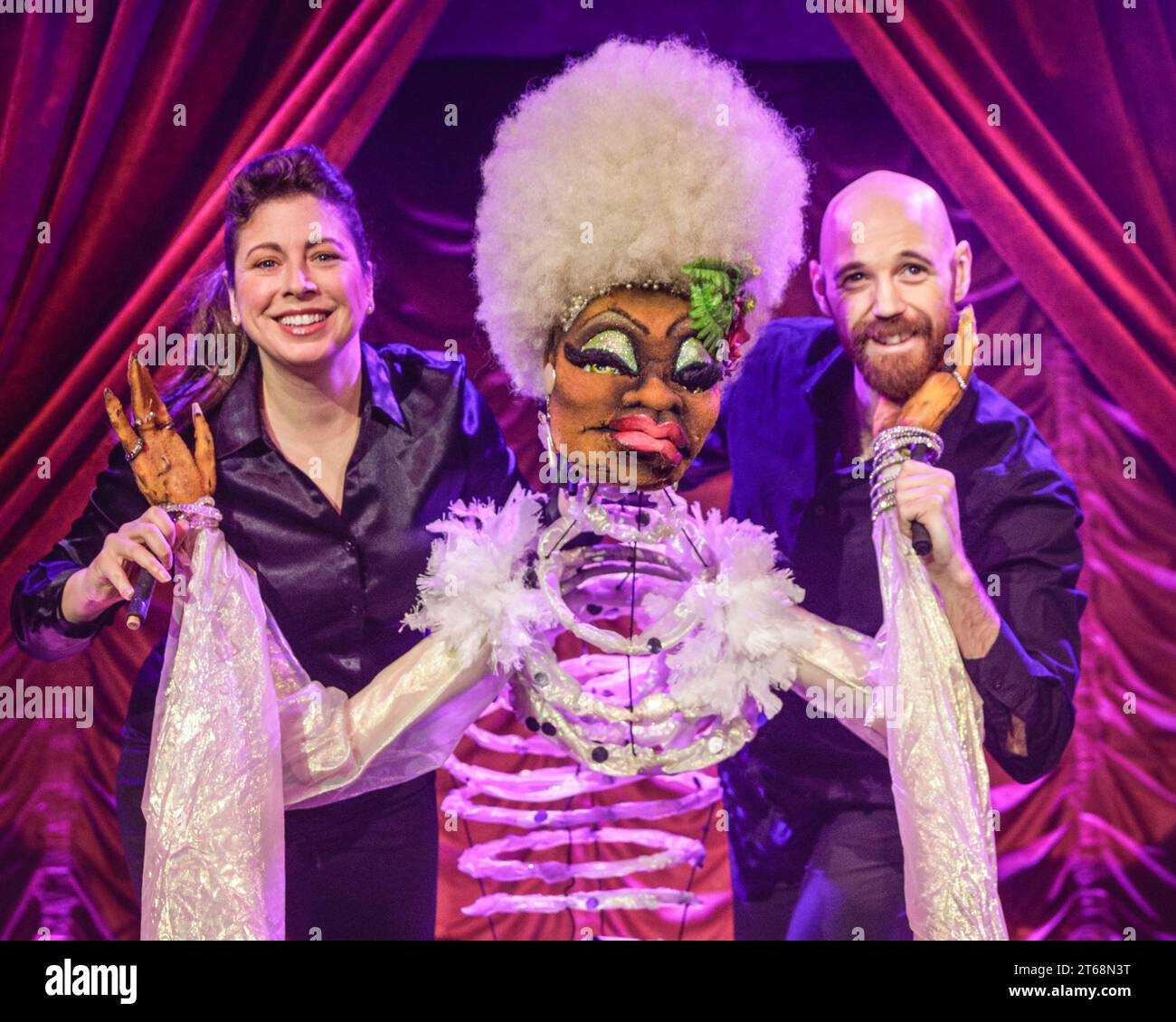 Slinky puppet hi-res stock photography and images - Alamy