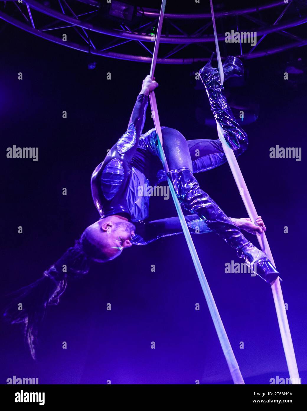 London, UK. 09th Nov, 2023. Lj Marles with his tension strap artistry ...