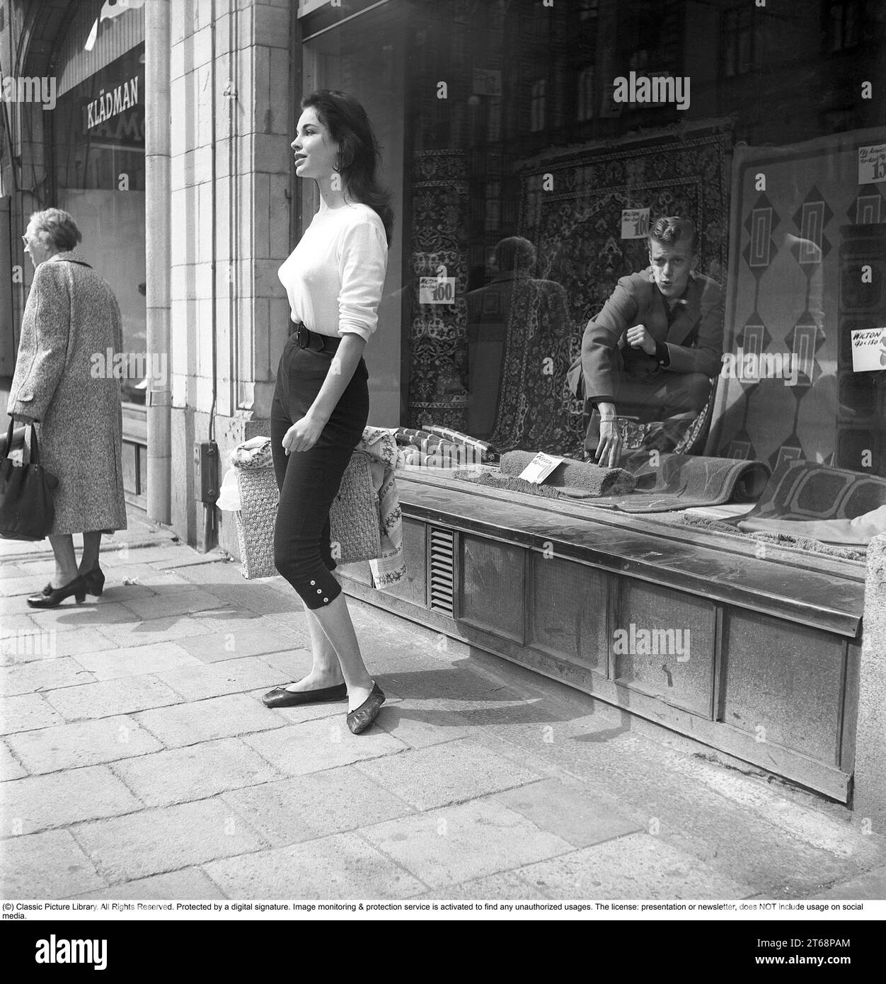 Shop front 1950s hi-res stock photography and images - Alamy