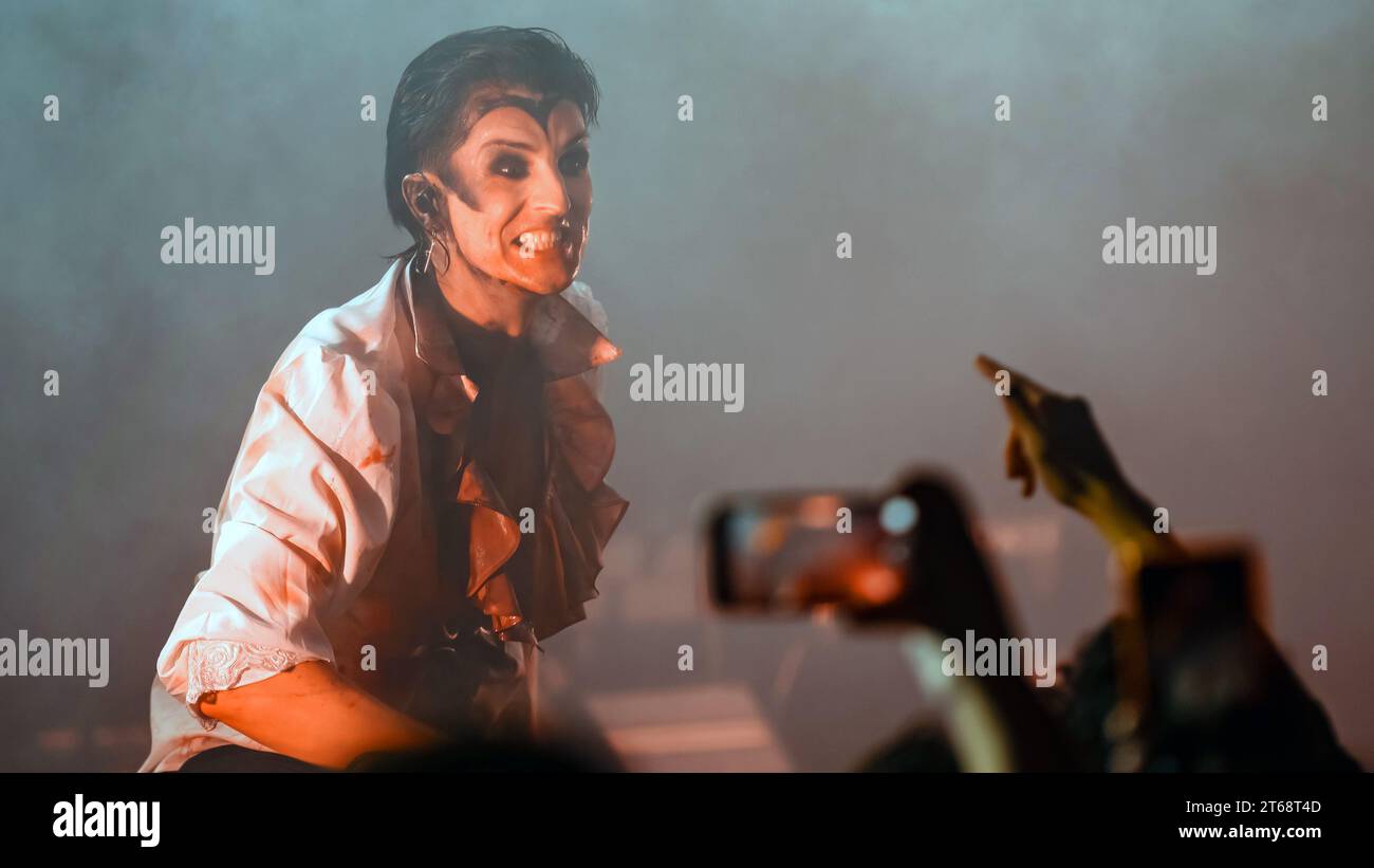 Lead vocals will gould creeper hi-res stock photography and images - Alamy