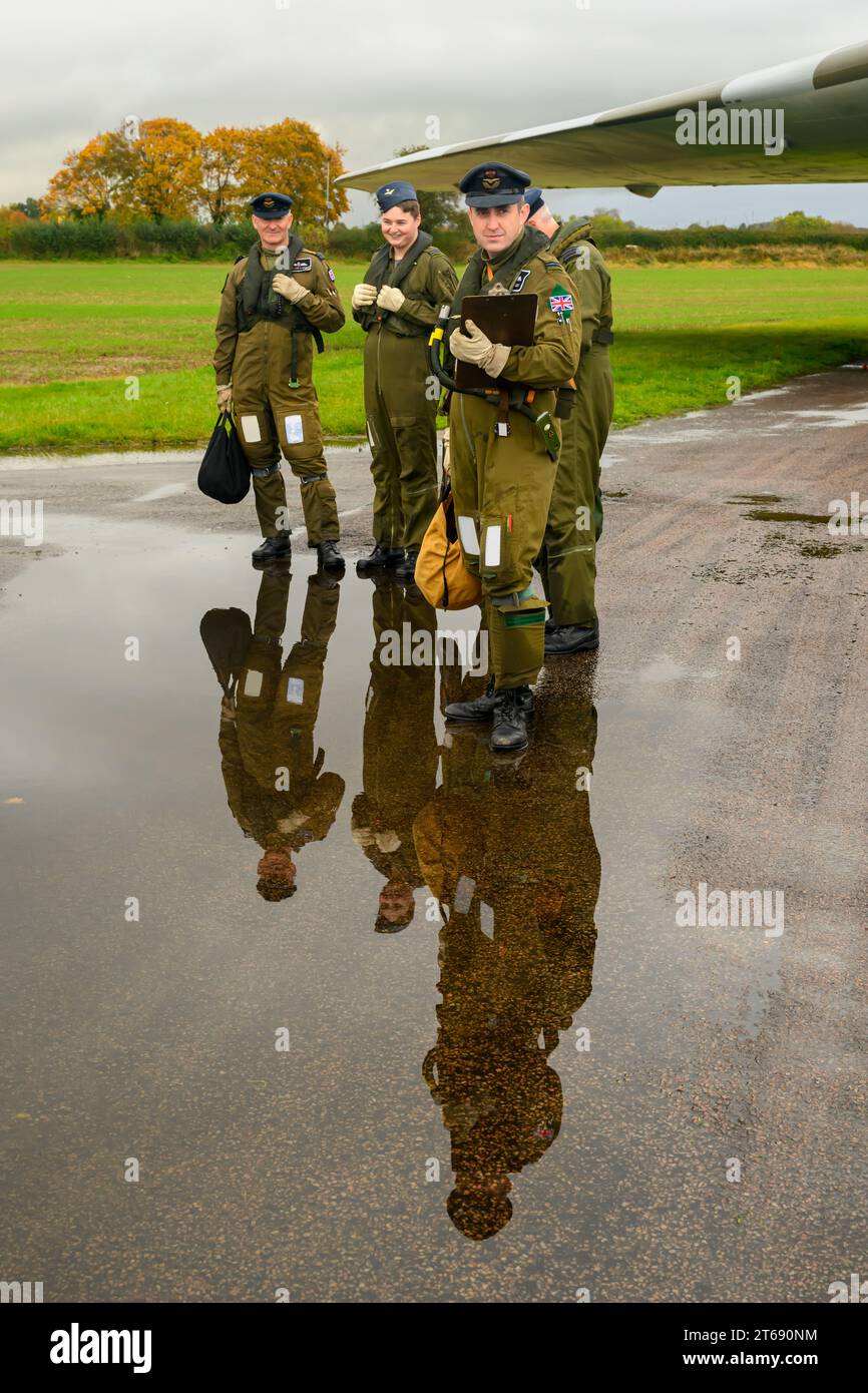 Avro vulcan crew hi-res stock photography and images - Alamy
