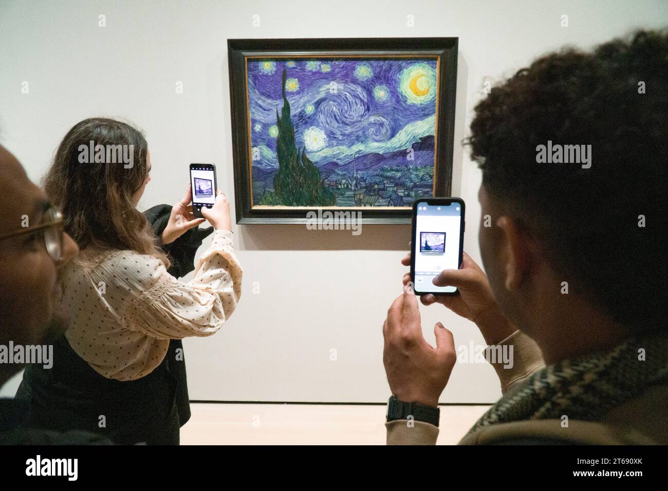 Manhattan, USA, 30 October 2023: Visitors to MOMA in New York crowd ...