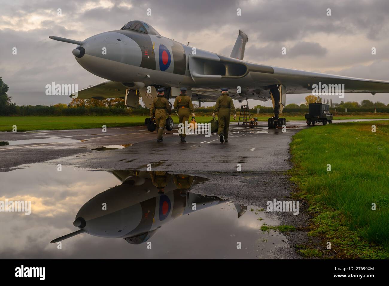Avro vulcan crew hi-res stock photography and images - Alamy