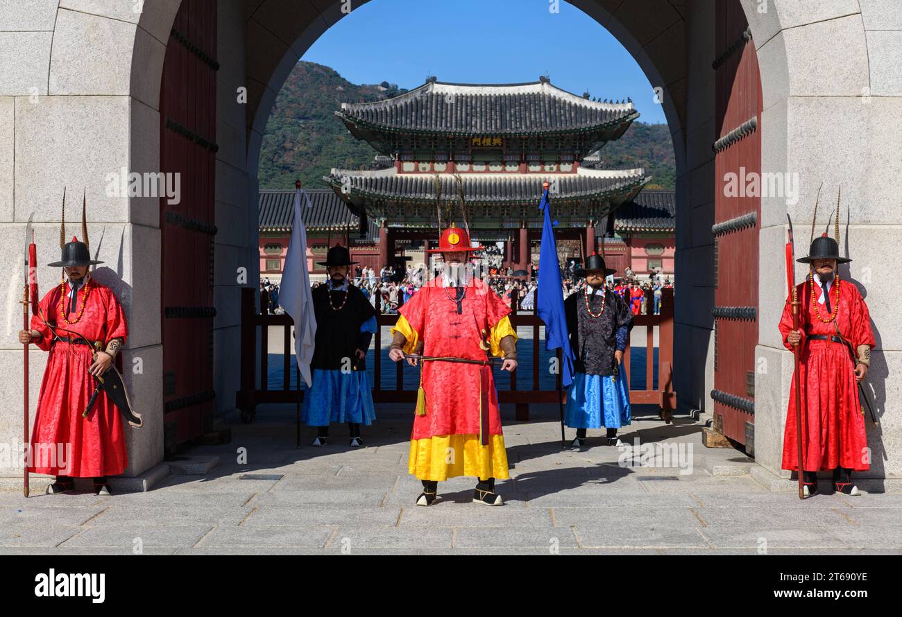 Guardians dressed in traditional Joseon Dynasty clothing guard ...