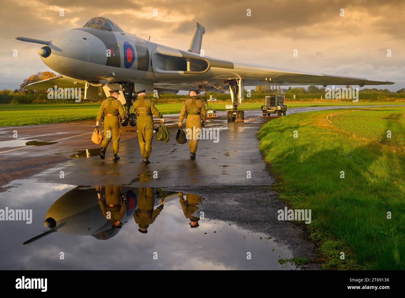 Aircrew sunset hi-res stock photography and images - Alamy