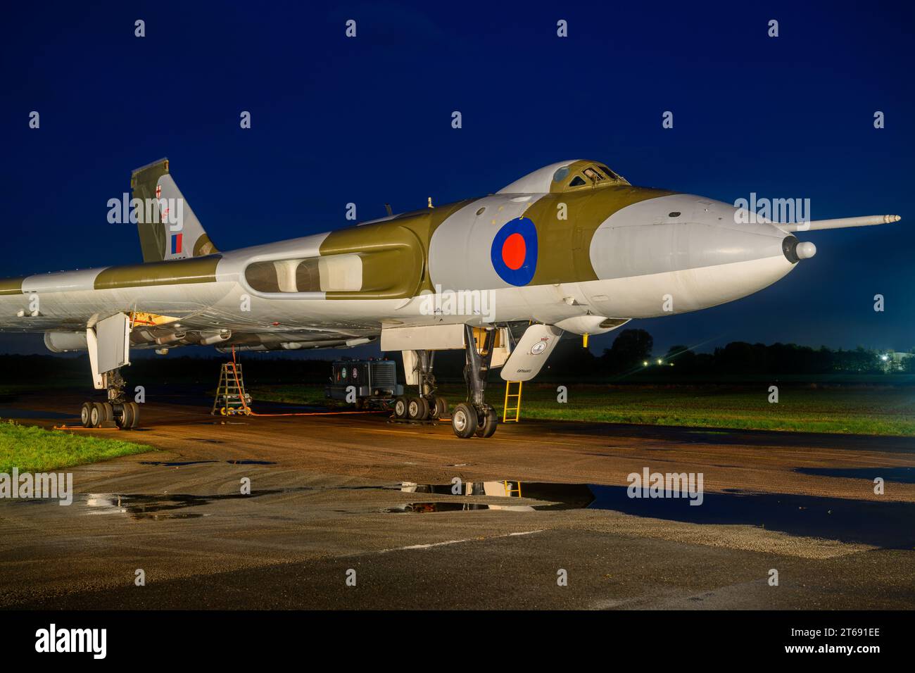 Avro vulcan bomber xm655 hi-res stock photography and images - Alamy