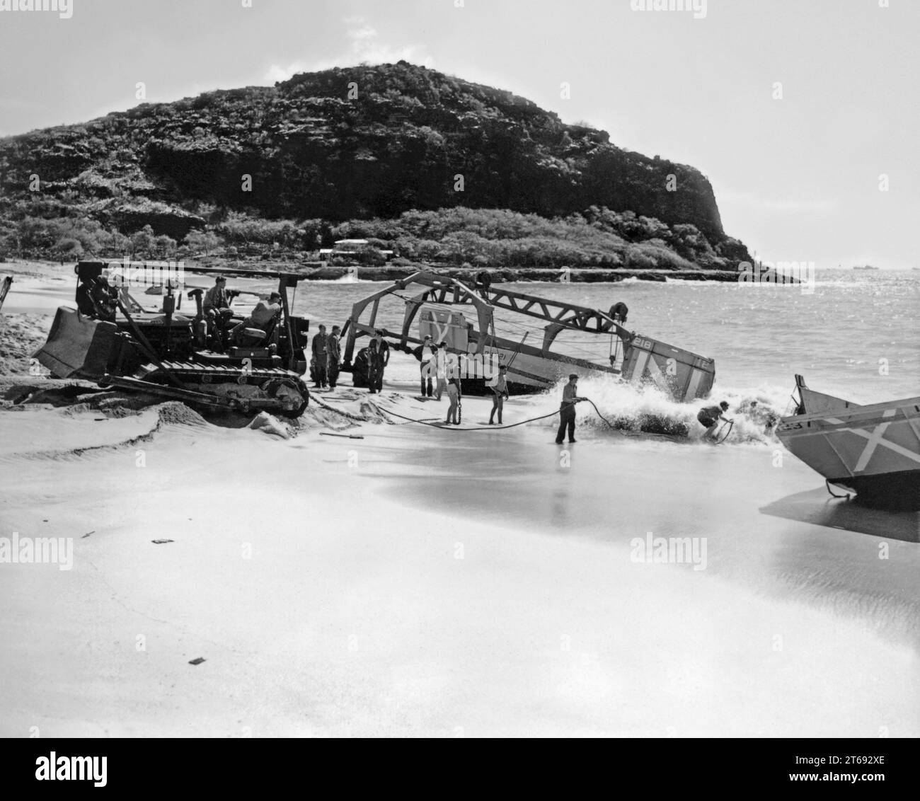 American navy soldiers world war 2 hi-res stock photography and images ...