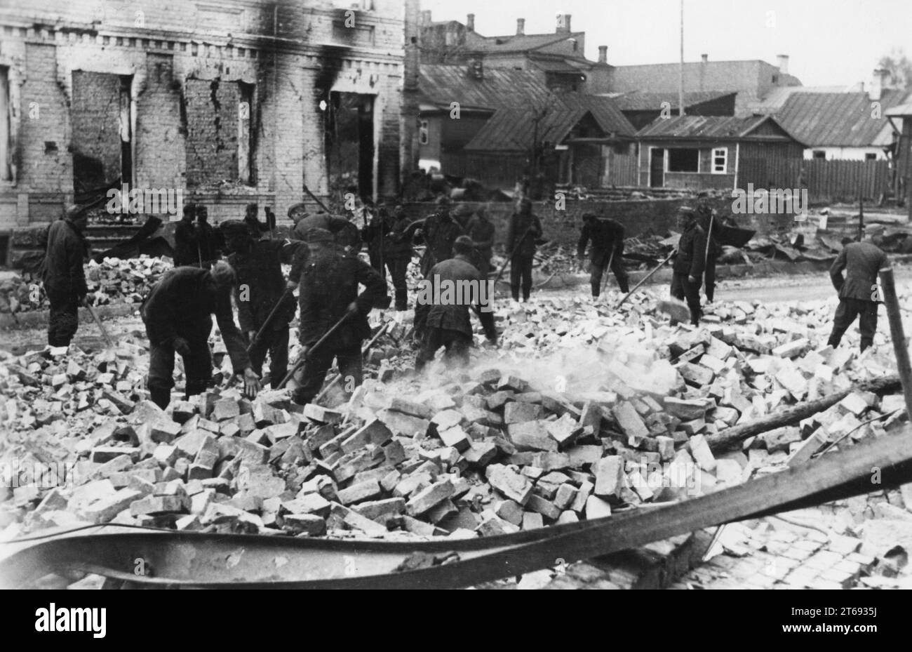 German sappers in Luga, west of Novgorod, clearing the heavily ...