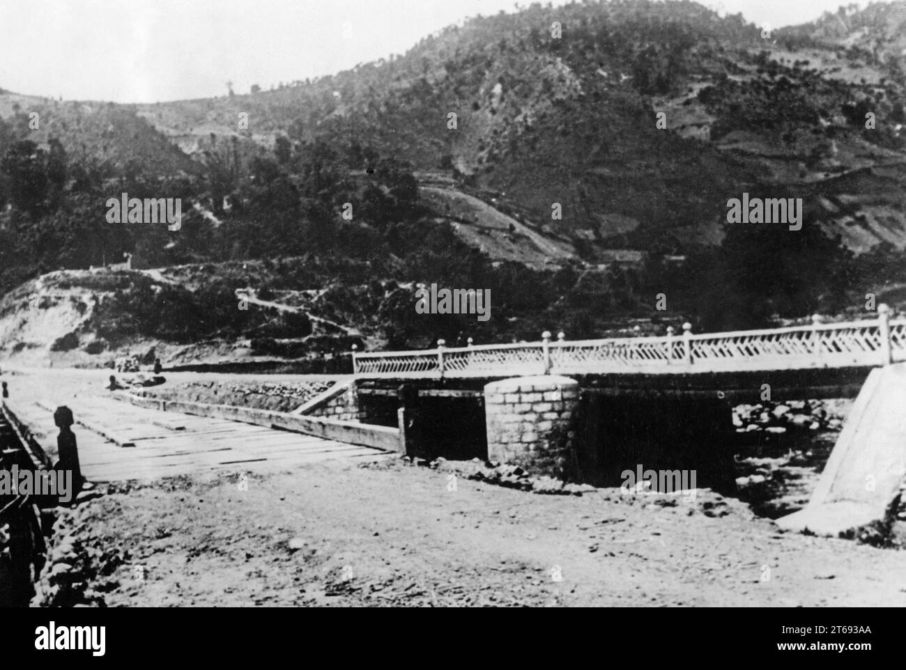 Built on bridges Black and White Stock Photos & Images - Alamy
