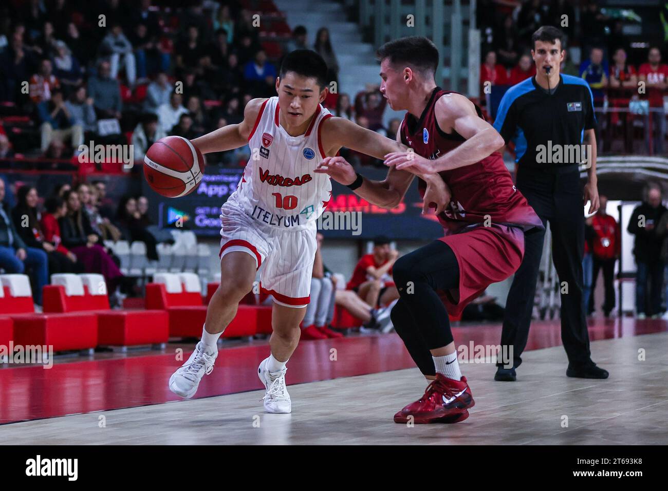 Varese, Italy. 08th Nov, 2023. Wei Lun Zhao #10 of Itelyum Varese ...