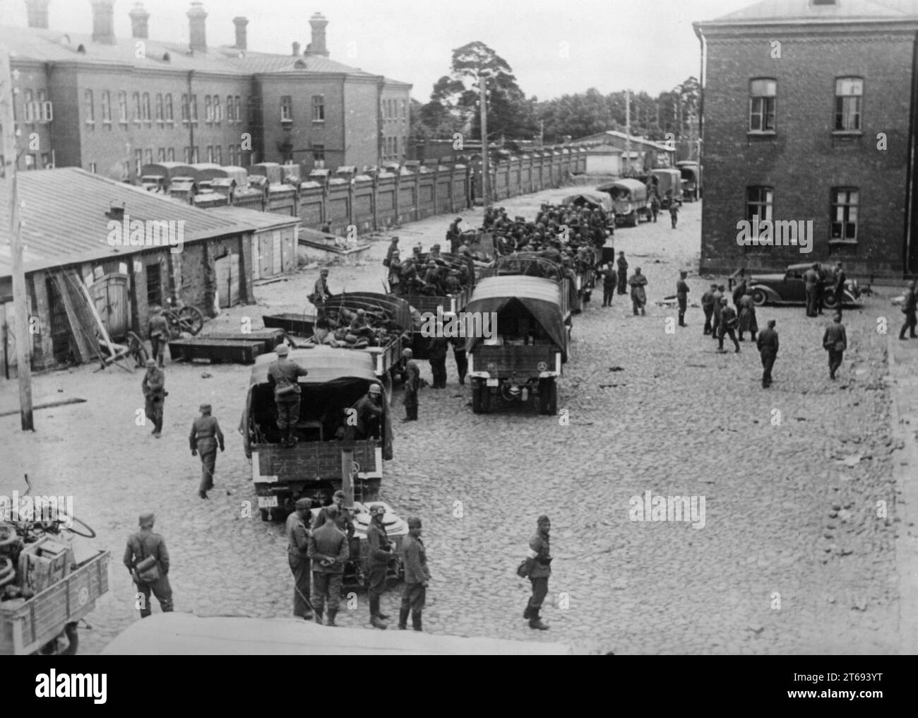 World War II: Advance and fighting in the Baltic States. Soldiers of ...