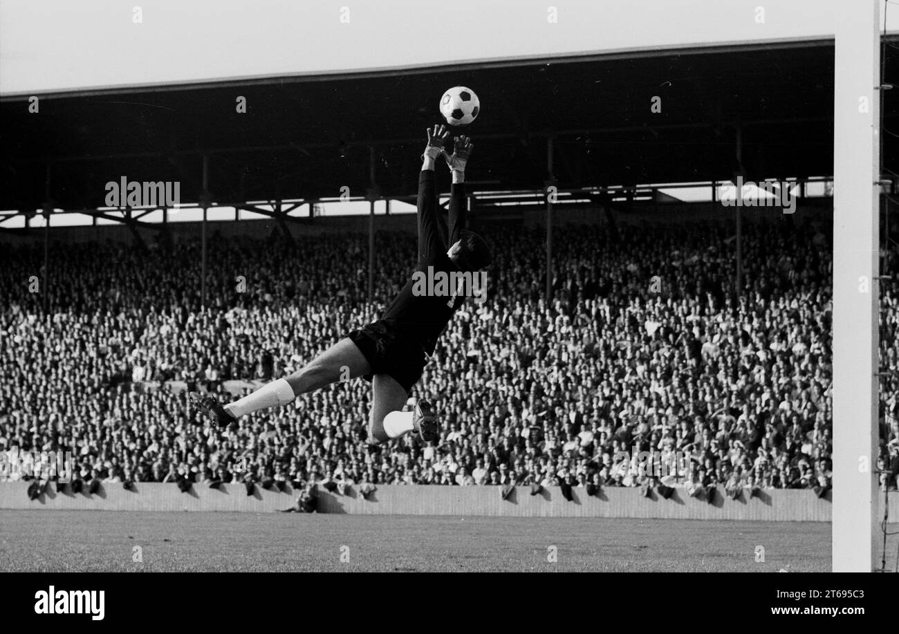 1st matchday of the Bundesliga 24.08.1963 TSV Muenchen 1860 - Eintracht ...