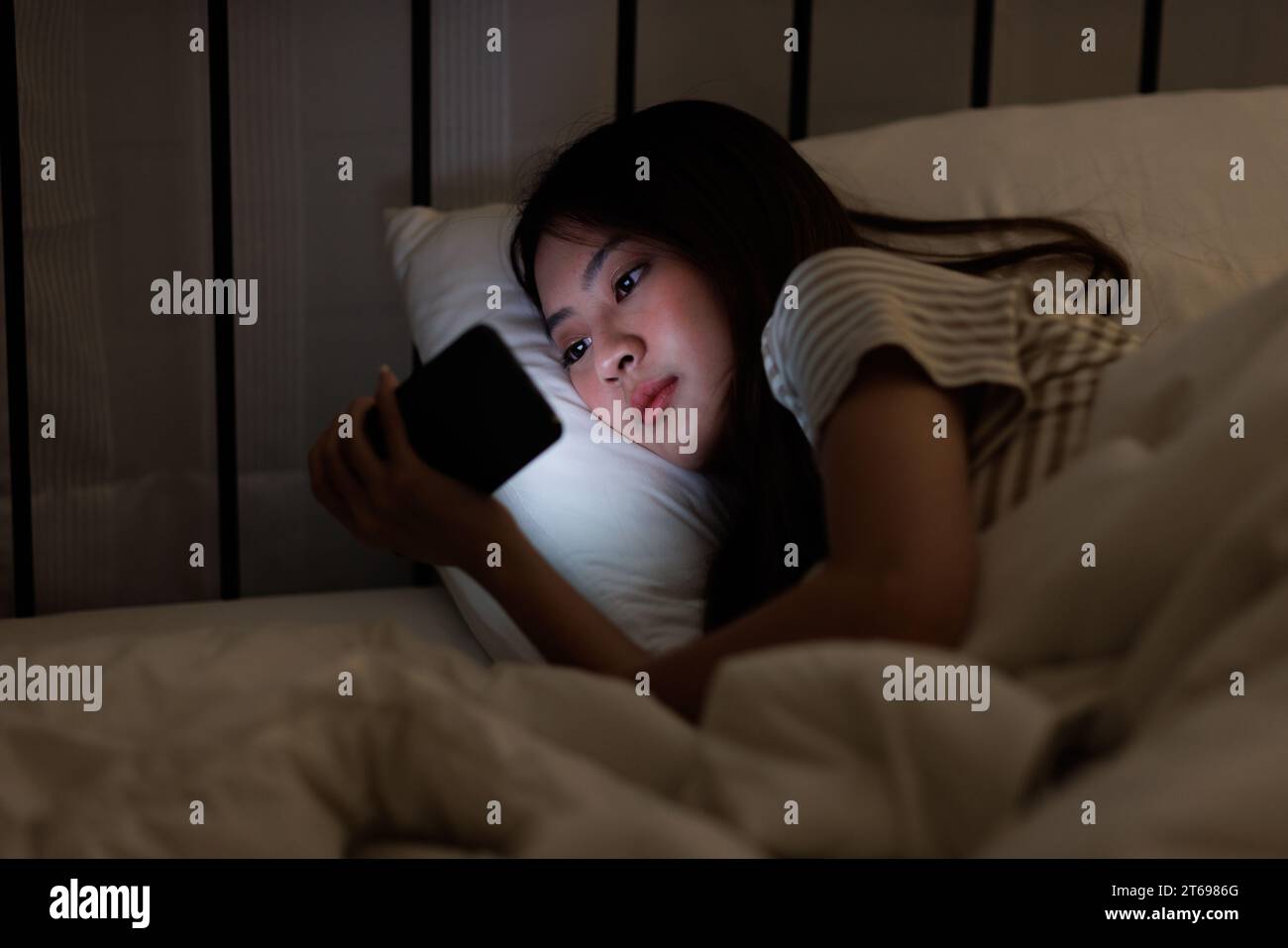 Cellphone bed night hi-res stock photography and images - Alamy