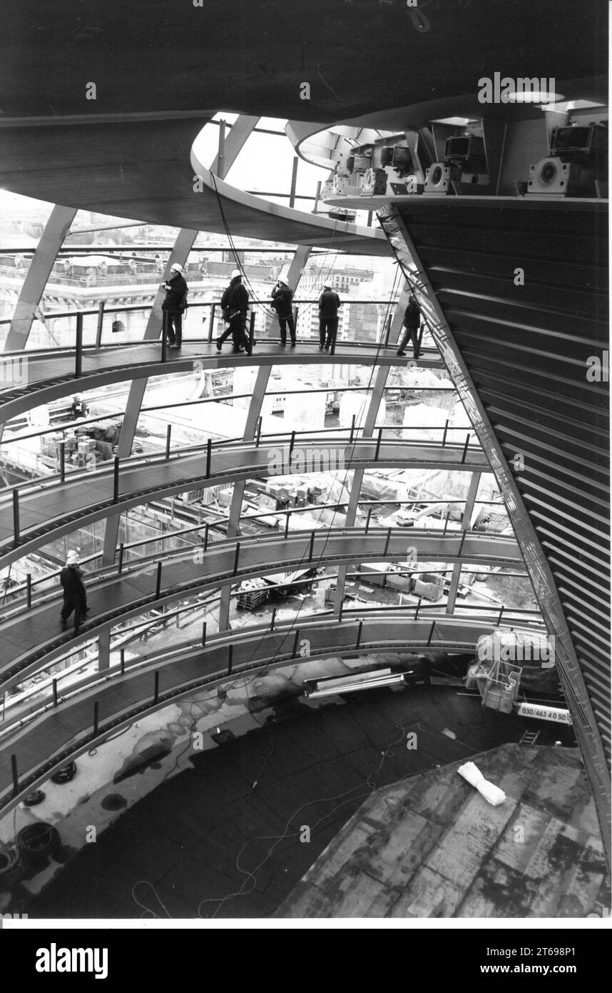 1998 construction Black and White Stock Photos & Images - Alamy