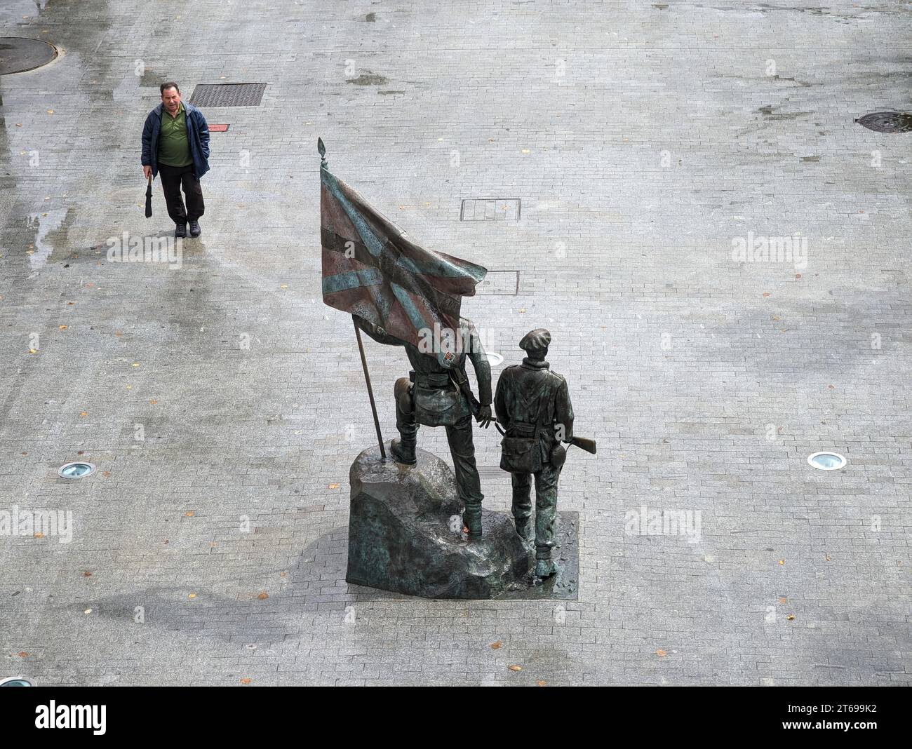 Man walks past memorial hi-res stock photography and images - Alamy