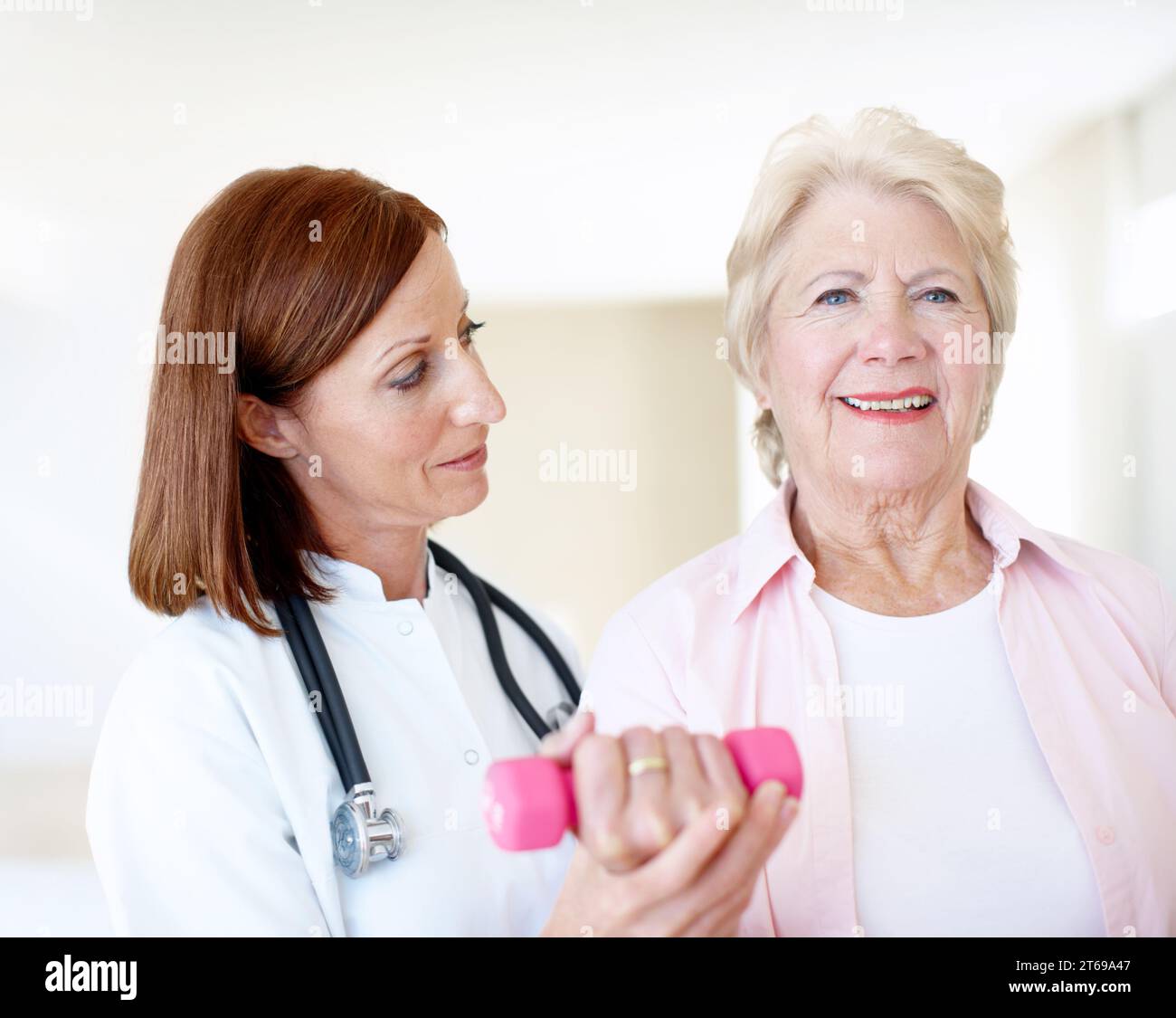 Woman doctor stethoscope lifts hi-res stock photography and images - Alamy