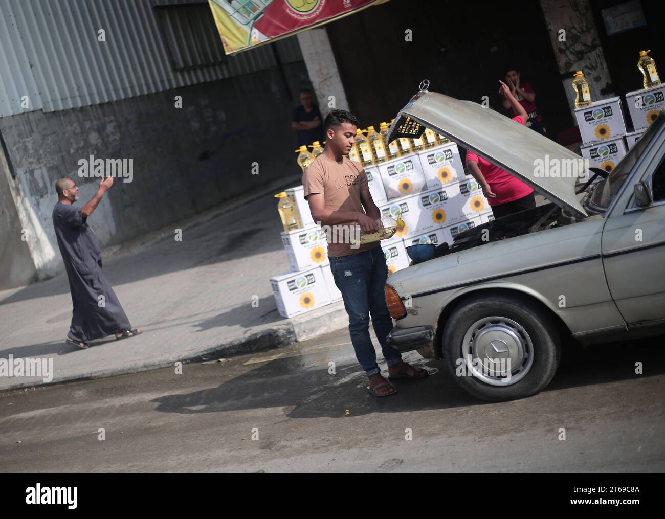 Palestinians pours cooking oil into cars in Rafah in the southern Gaza ...