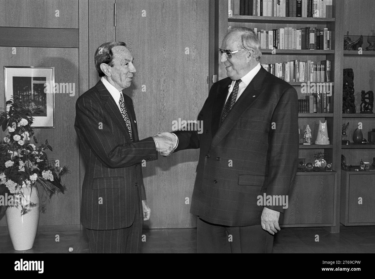 Germany, Bonn, 05-06-1993 Archive: 40-12-28 Visit of American Secretary ...
