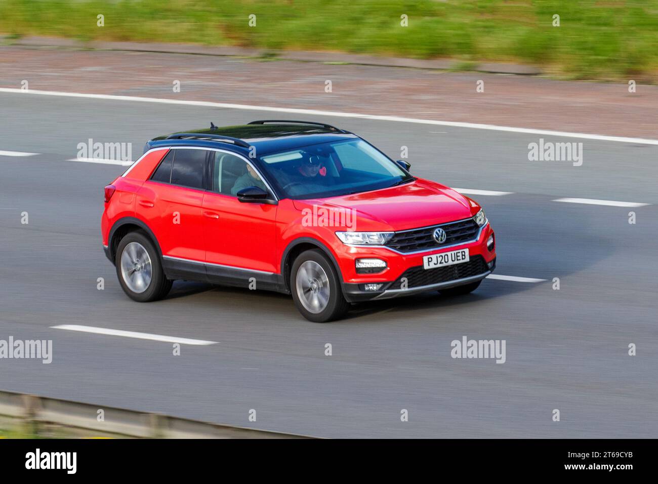 Volkswagen t roc 1 0 tsi design 5dr hi-res stock photography and images ...