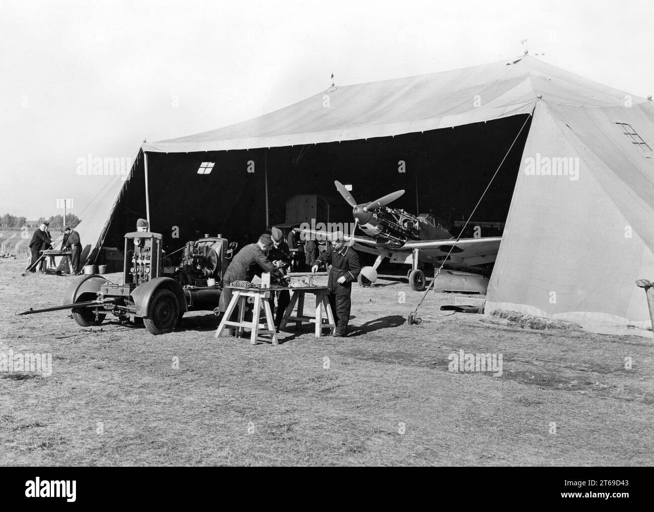 German Luftwaffe control room during maintenance work during the French ...