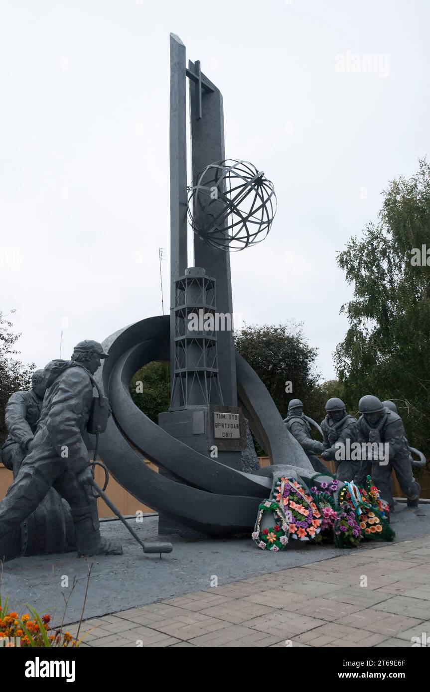 Monument to Those Who Saved the World Monument to the firefighters at ...