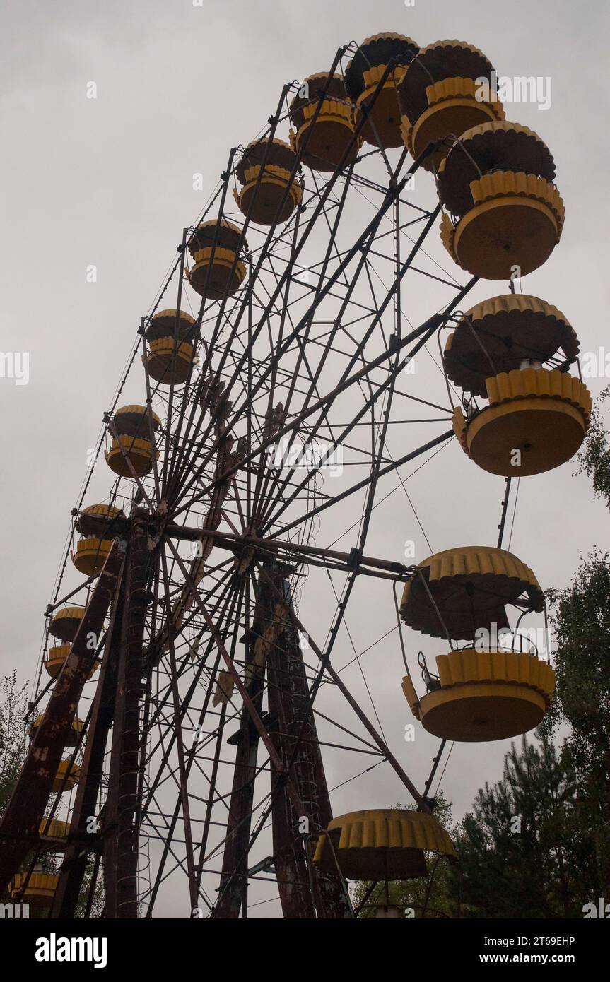 The Pripyat Ferris Wheel near Chernobyl Stock Photo - Alamy