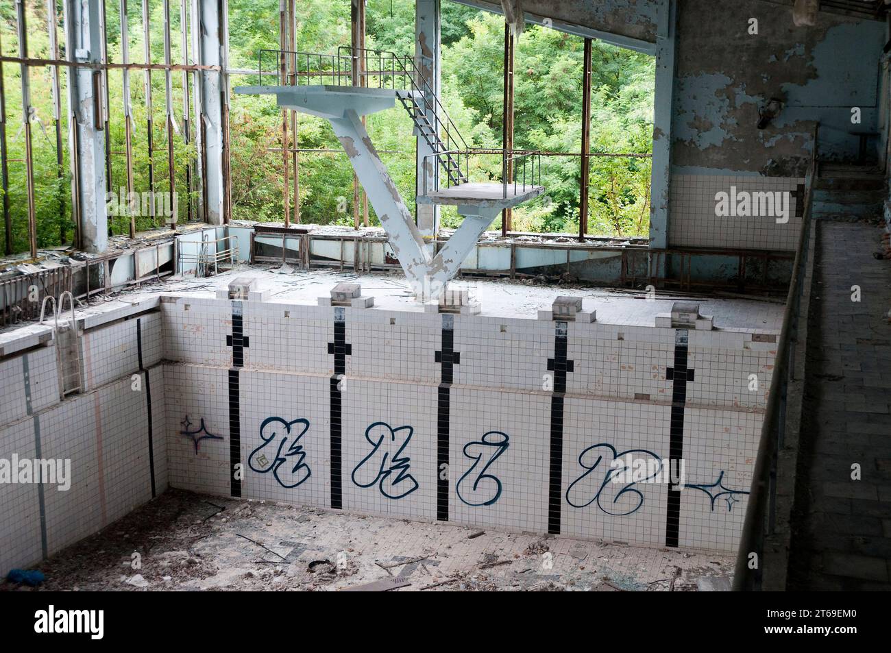 The Olympic-sized hotel swimming pool in Pripyat near Chernobyl Stock ...