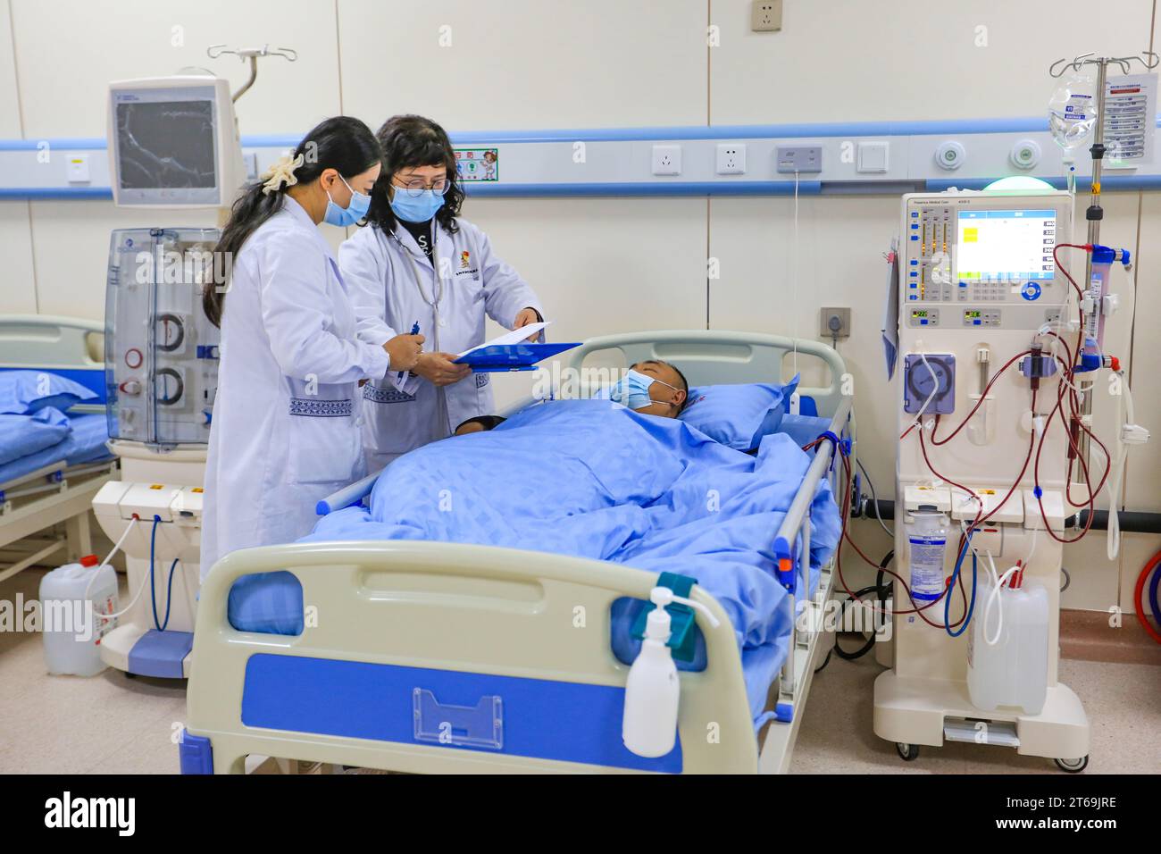 GUIYANG, CHINA - NOVEMBER 9, 2023 - Medical staff give a patient a ...