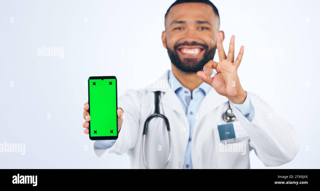 Okay hand sign green screen hi-res stock photography and images - Alamy