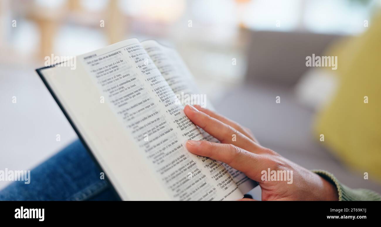 Hand on bible hi-res stock photography and images - Alamy
