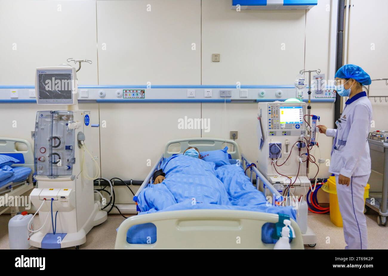 GUIYANG, CHINA - NOVEMBER 9, 2023 - Medical staff give a patient a ...