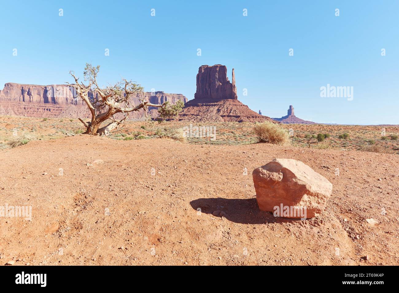 The iconic Mittens formations, as seen on the Monument Valley Scenic ...