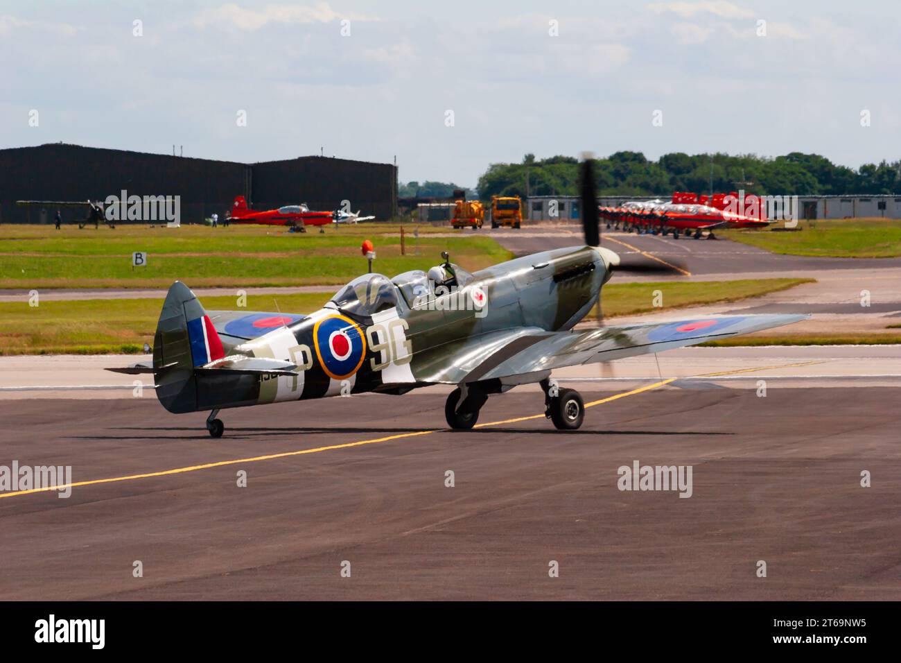Spitfire supermarine ww2 hi-res stock photography and images - Alamy