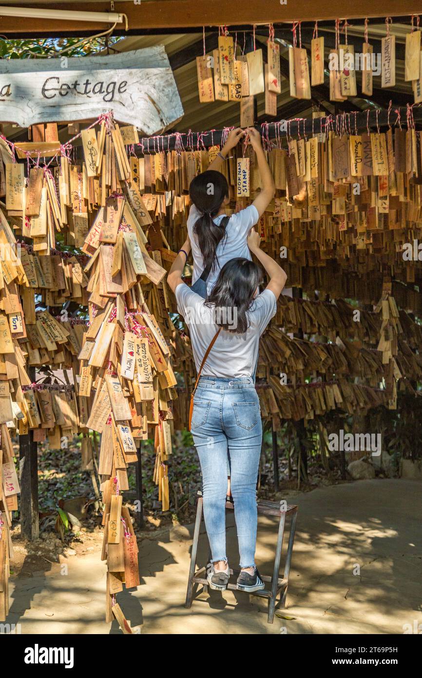 Cottage girls hi-res stock photography and images - Alamy