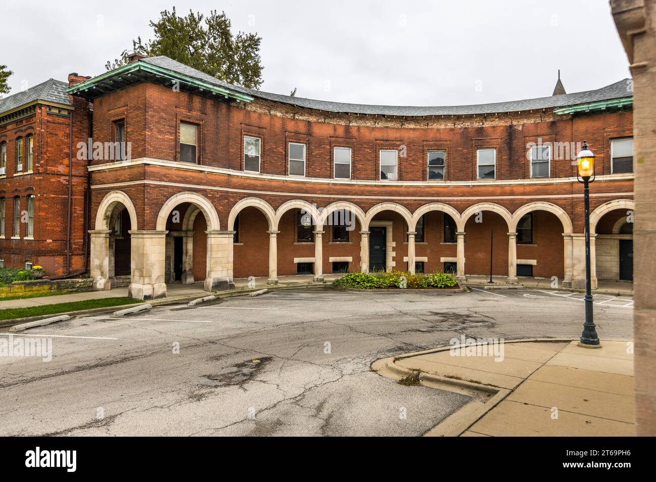 Historic brick house surrounded hi-res stock photography and images - Alamy