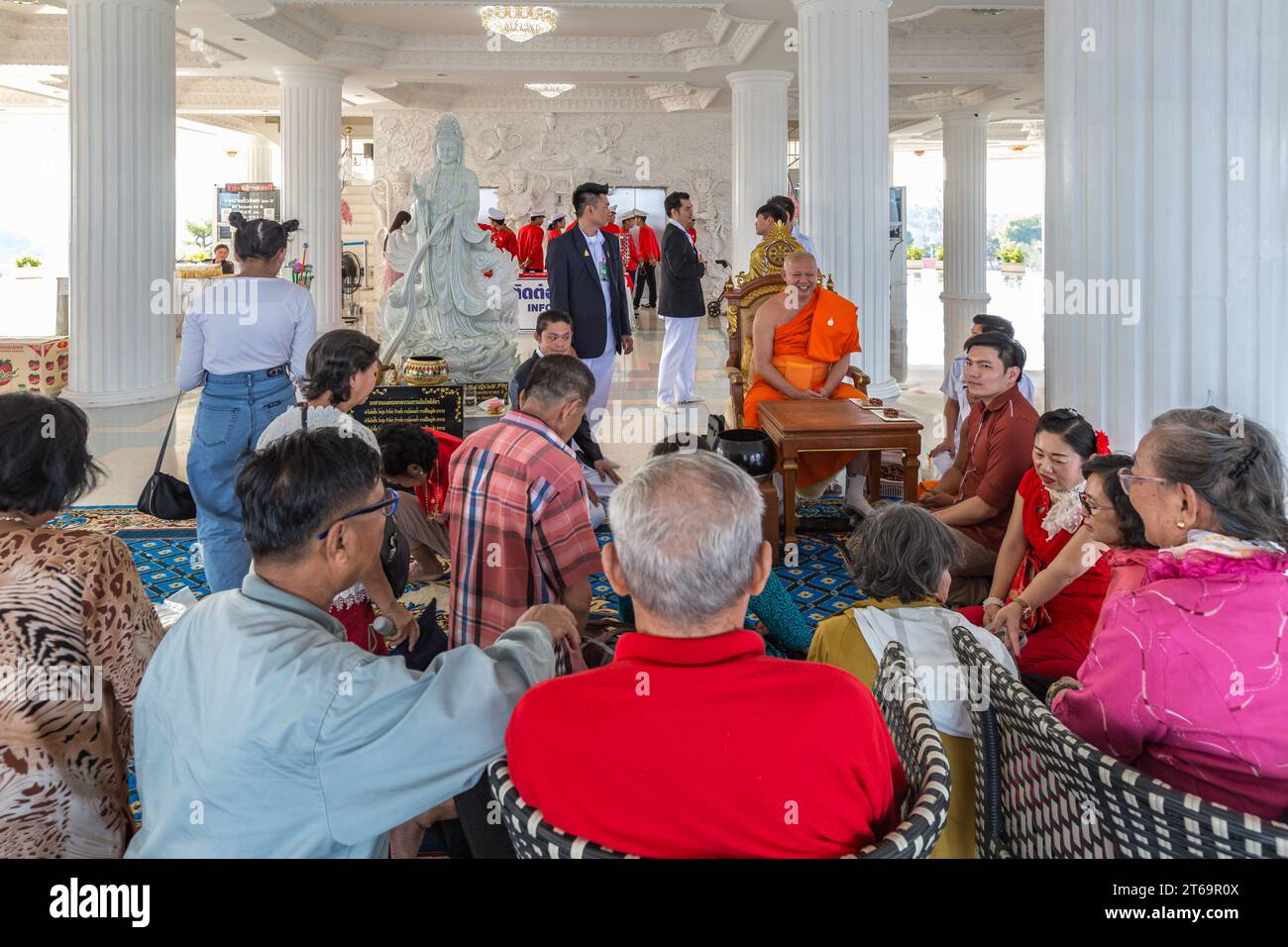 Visitors with monk at the Guan Yin (Goddess of Mercy) statue at Wat ...