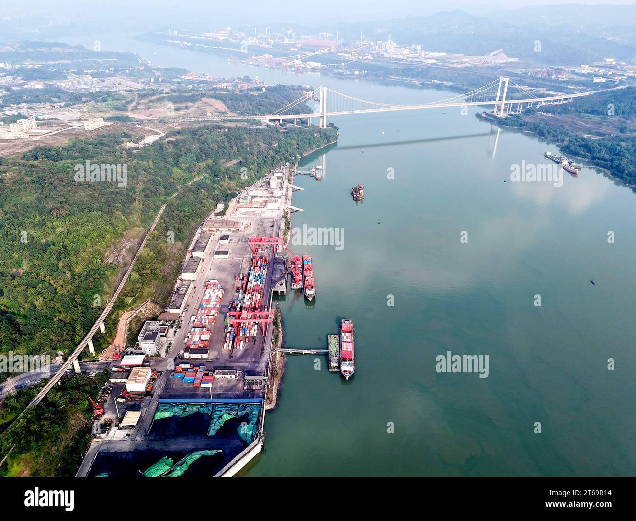 CHONGQING, CHINA - NOVEMBER 9, 2023 - Container ships load and unload ...