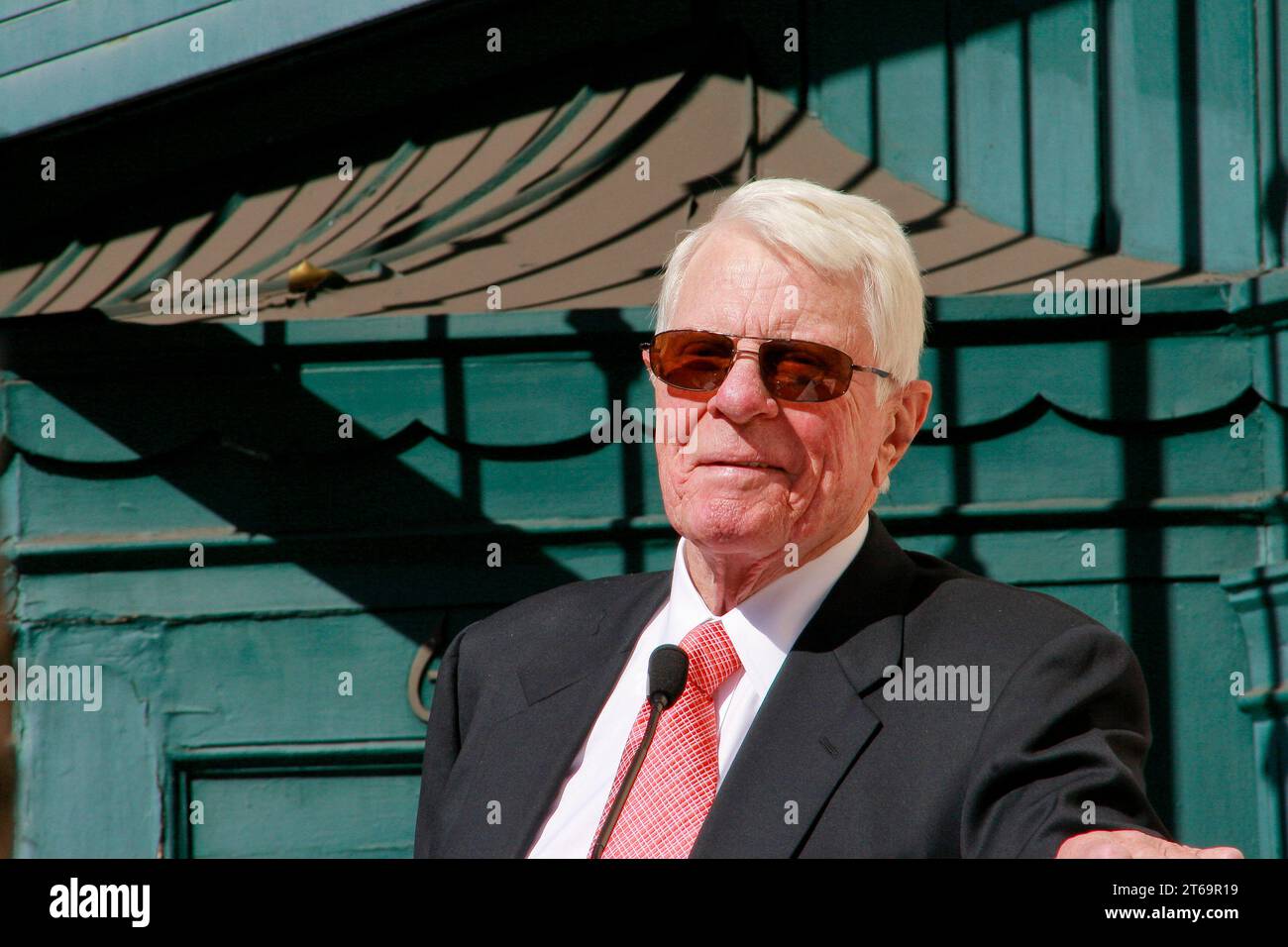 Peter Graves at the Hollywood Chamber of Commerce ceremony to honor him ...