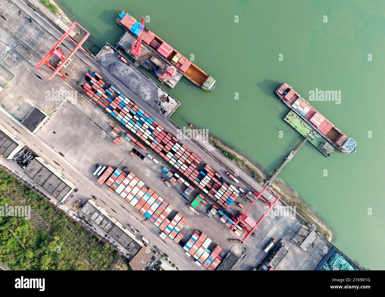CHONGQING, CHINA - NOVEMBER 9, 2023 - Container ships load and unload ...
