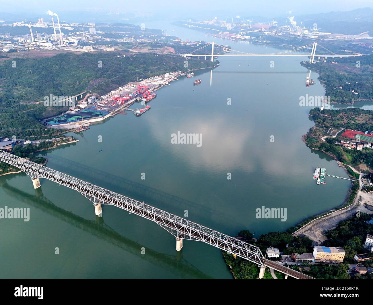 CHONGQING, CHINA - NOVEMBER 9, 2023 - Container ships load and unload ...