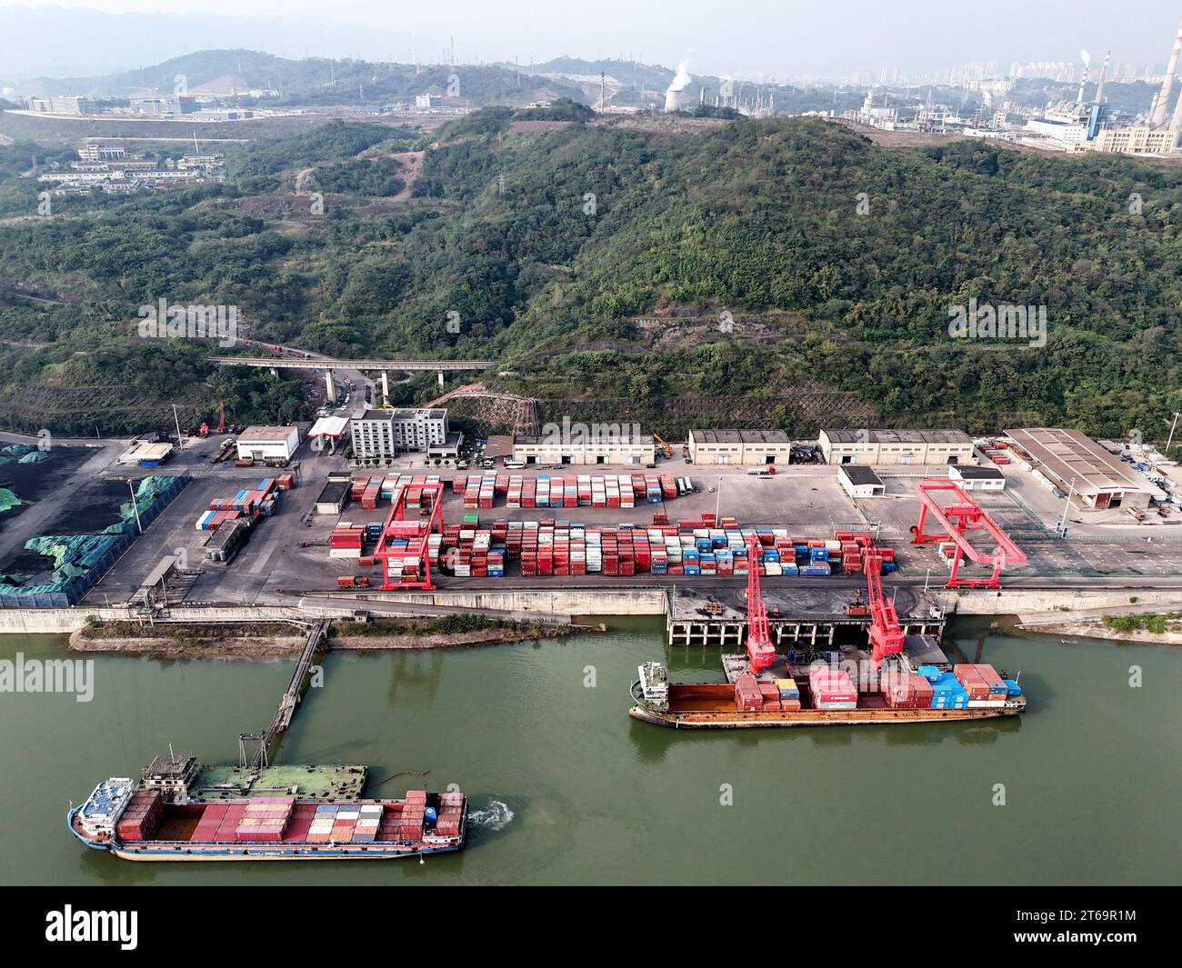 CHONGQING, CHINA - NOVEMBER 9, 2023 - Container ships load and unload ...