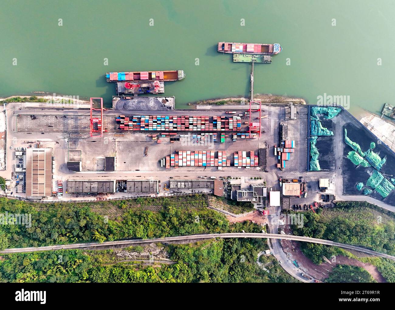 CHONGQING, CHINA - NOVEMBER 9, 2023 - Container ships load and unload ...