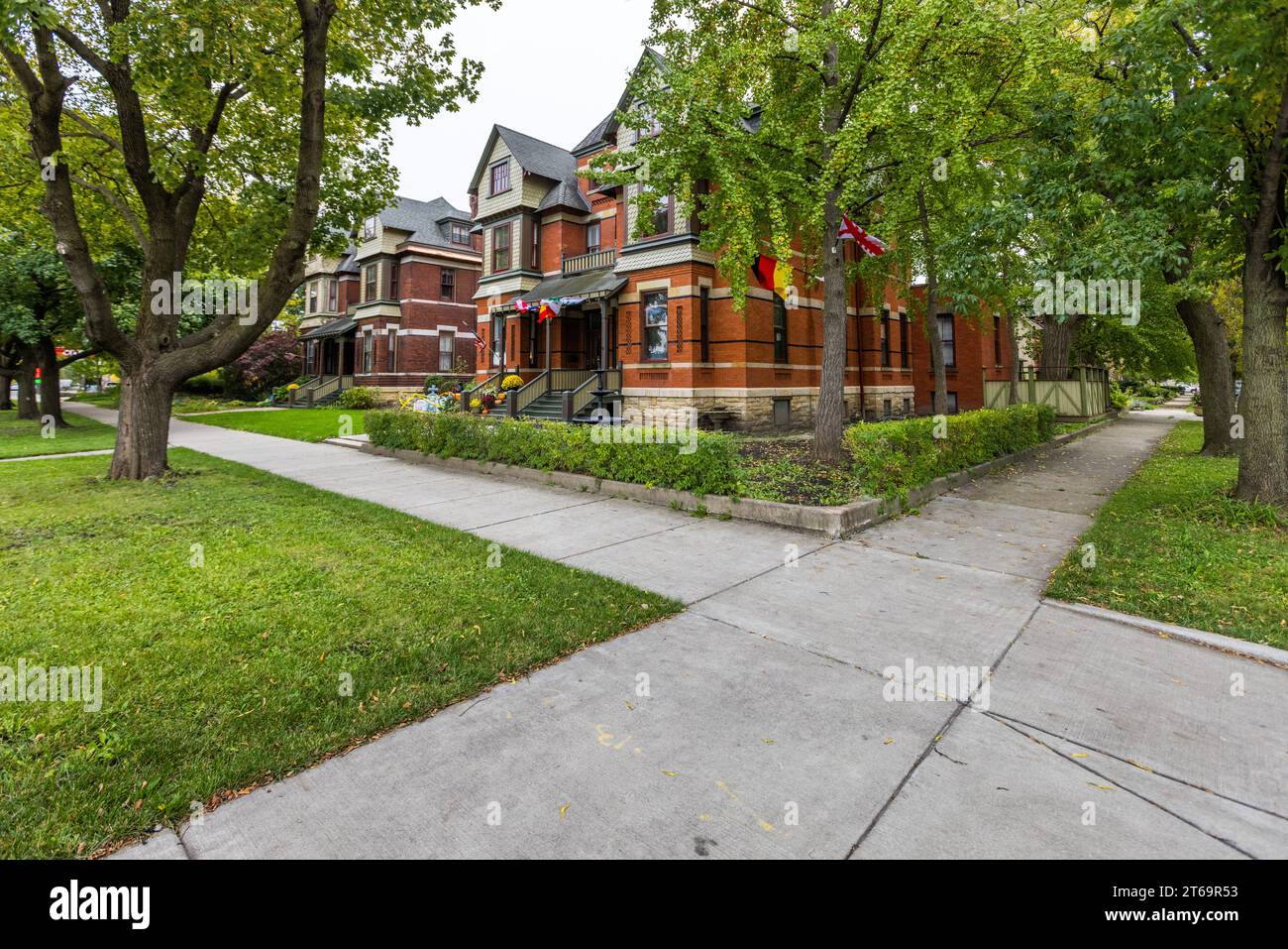 Sidewalks laid out at right angles in the historic Pullman estate ...
