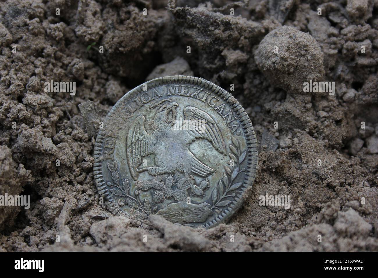 Mexican coins vintage hi-res stock photography and images - Alamy