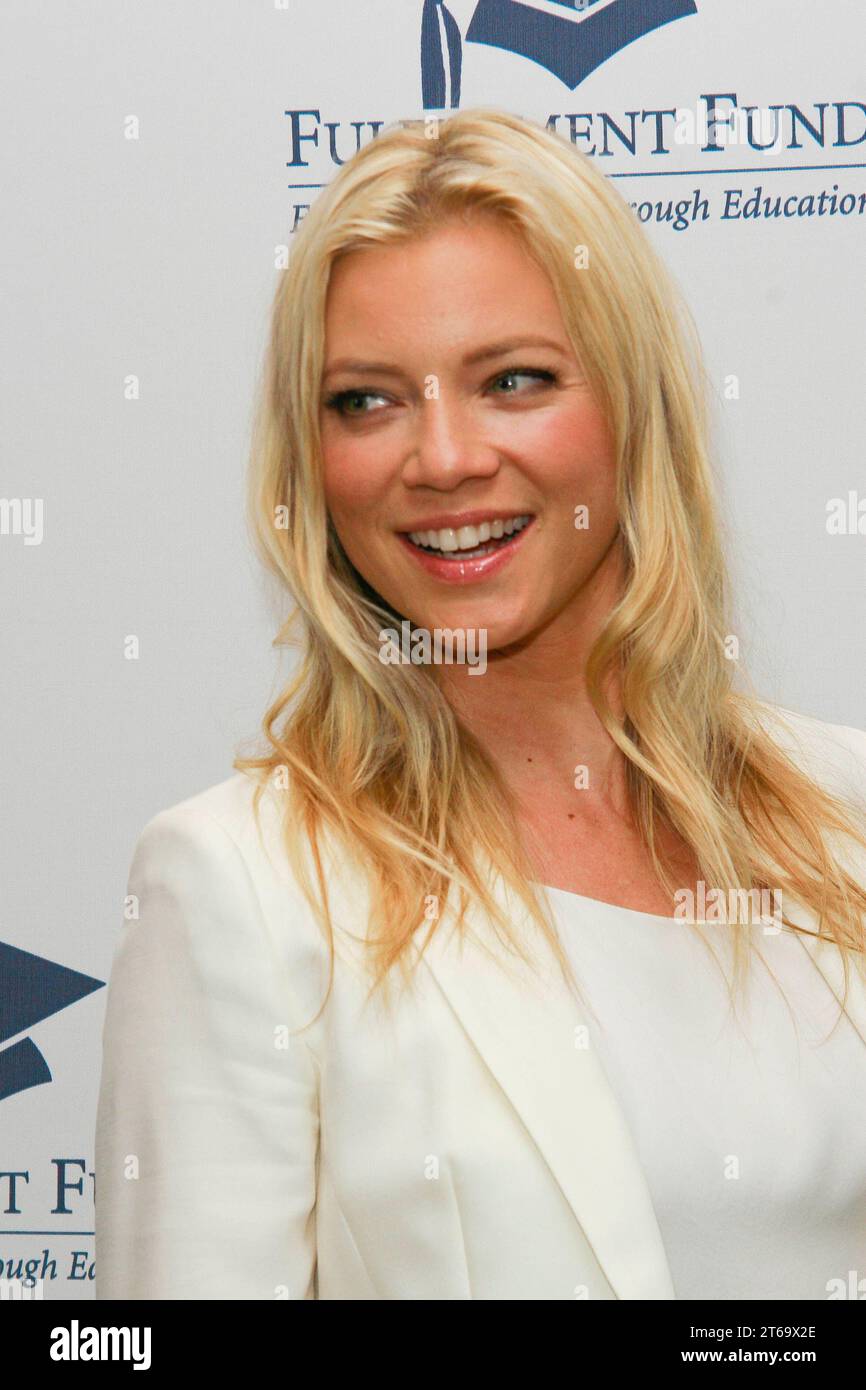Amy Smart at the Fulfillment Fund Annual Stars 2009 Benefit Gala ...