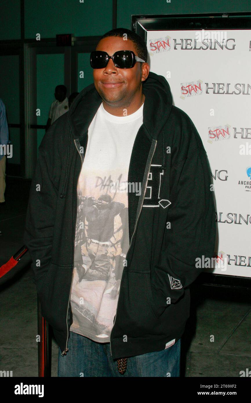 Kenan Thompson at the Premiere of "Stan Helsing ". Arrivals held at the ...