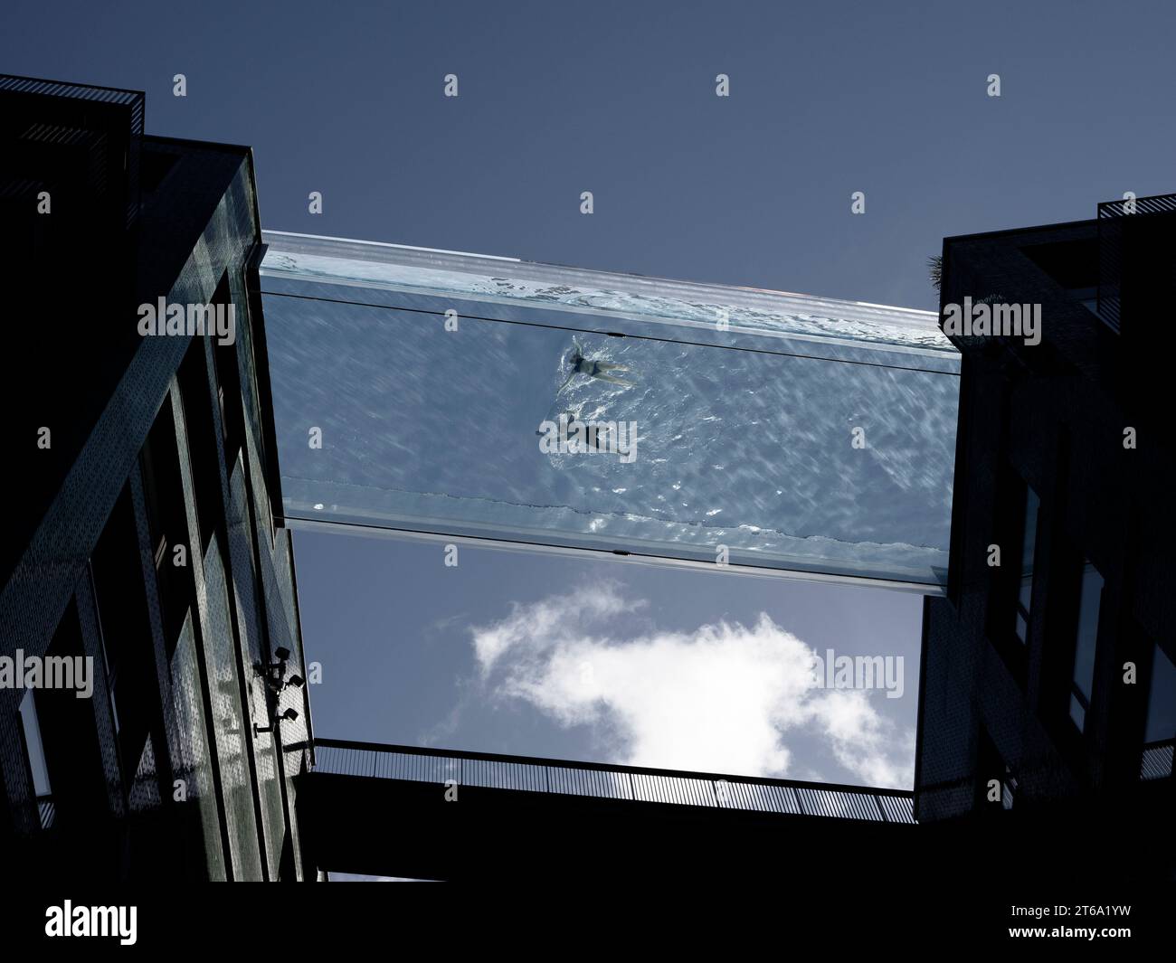 The Sky Pool, Embassy Gardens Swimming Pool, Embassy Gardens, Nine Elms ...