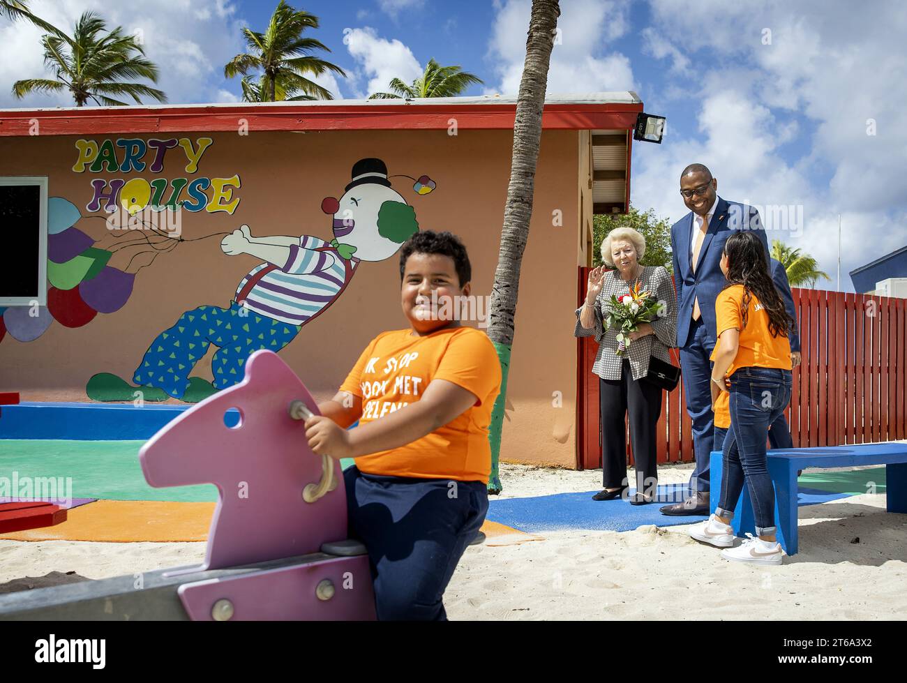 ORANJESTAD - Princess Beatrix visits the Neptali Henriquez Park ...